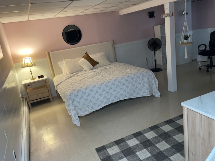 Lower Level Private Suite In Quiet Home - Manchester, NH