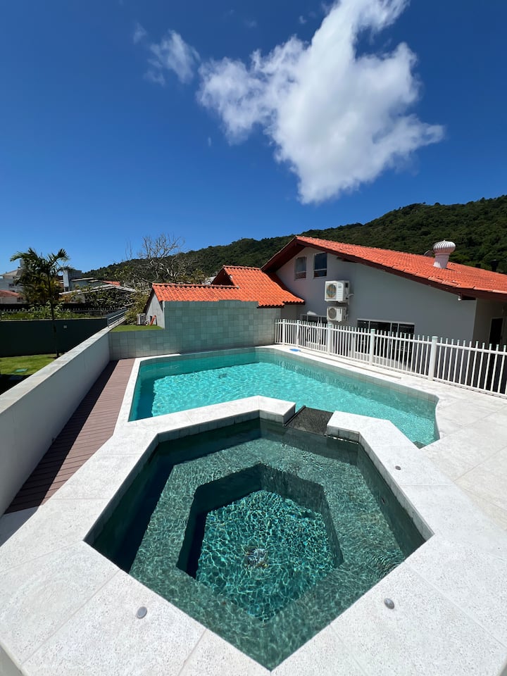 Casa | 4 Quartos 9 Pessoas | Churrasqueira Piscina - Florianópolis