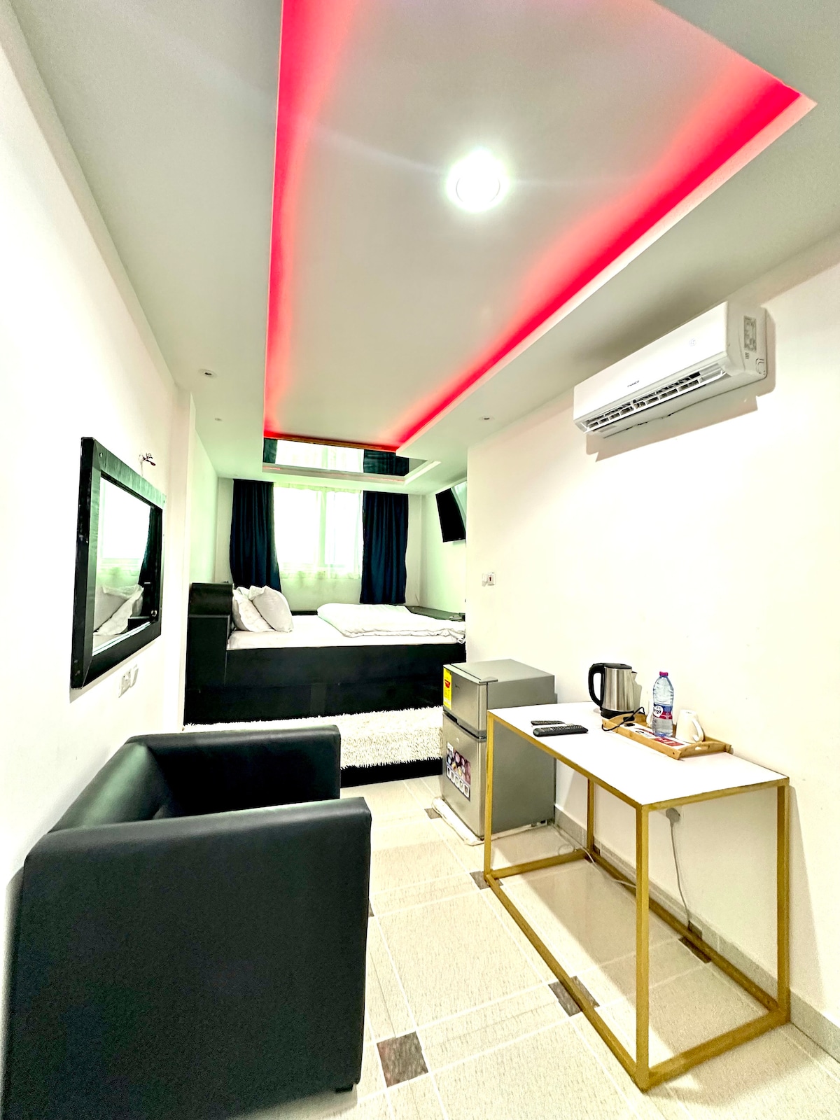 Chambre confortable de luxe avec une esthétique moderne - Appartements ...