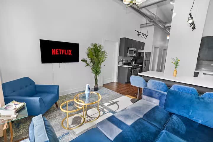 Modern Loft W/fast Wi‑fi & Smart Tvs - Chicago, IL