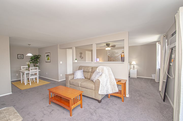 Chic Apartment Near Kettering Hospital & Shops - Beavercreek, OH