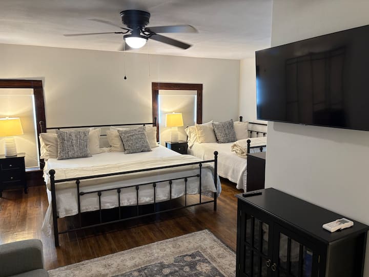 Garage Guesthouse - San Saba, TX