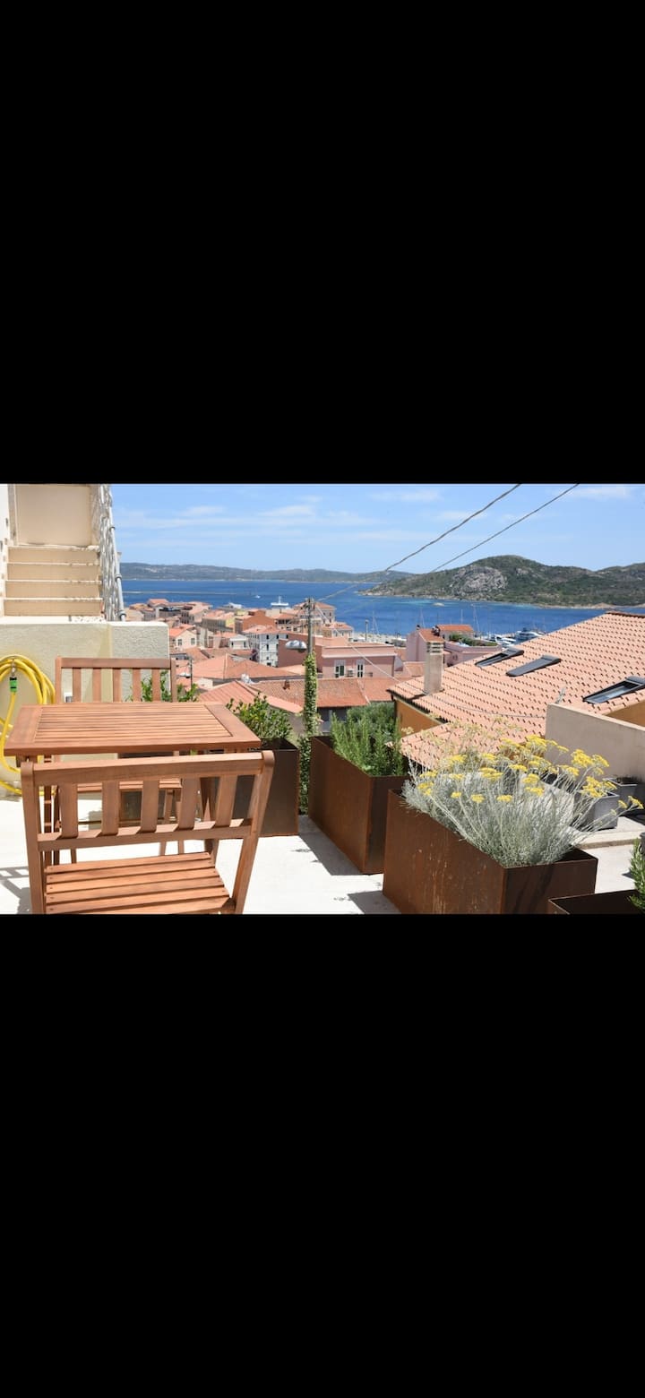 Casa Indipendente Con Vista Mare Mozzafiato. - La Maddalena