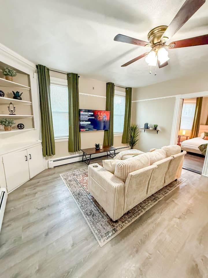 Fresh Space Minutes To Dt Prov+private Parking - Providence, RI