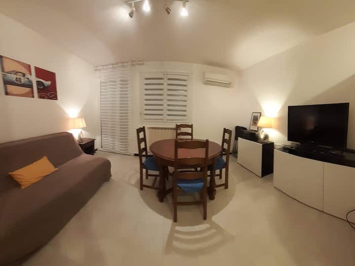 Appartement Rdc 6 Couchages Avec Garage - Nîmes