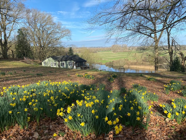 Private Riverside Escape With Spectacular Views - Norfolk