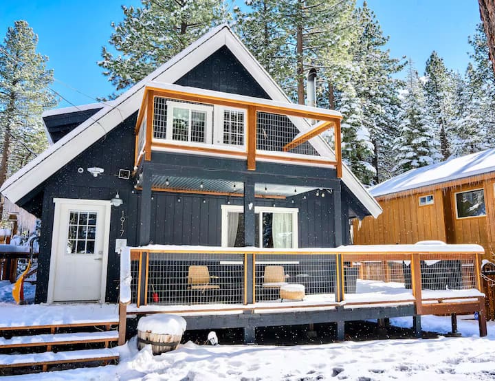 Blue Bear Cabin: Pet Friendly, Ev Charger, Bbq - South Lake Tahoe, CA