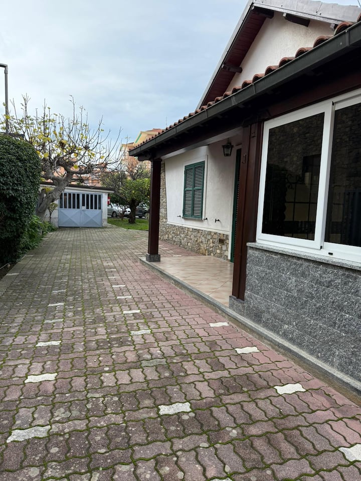 Villetta Con Giardino E Parcheggio Privato - Diano Marina