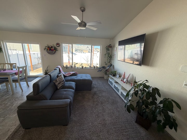 Karolina Cozy Stay - Greeley, CO
