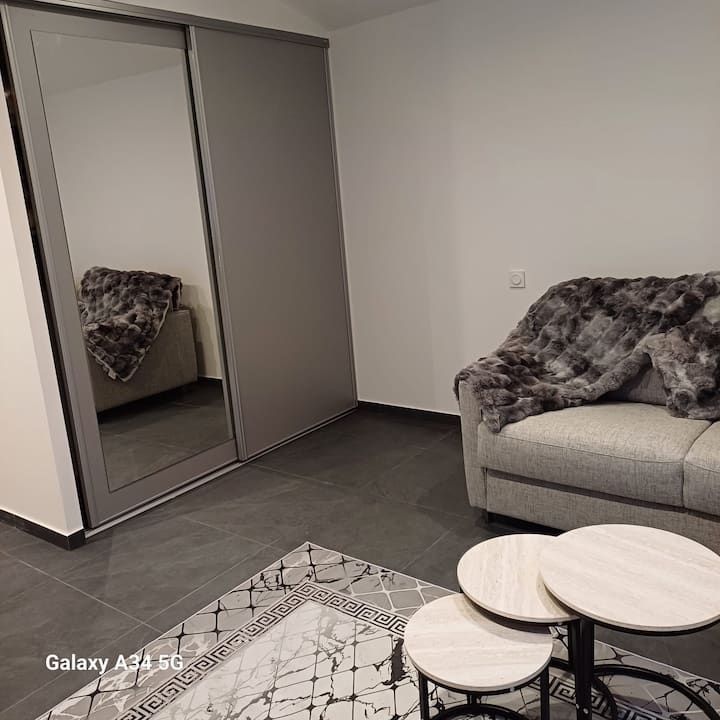 Maisonnette Dans Une Villa - Menton