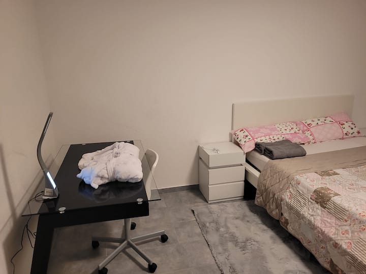 2-zimmer Einlieger-wohnung Vollausgestattet - Neuhausen