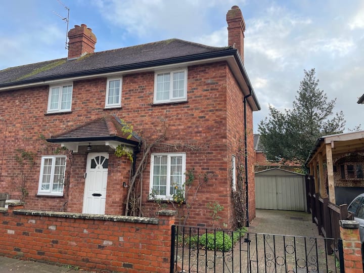 3 Bedroom Cottage, Central Cheltenham - 卓特咸學院