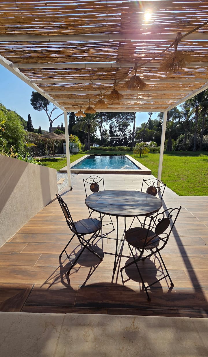 Bas De Villa En Bord De Mer - Carqueiranne