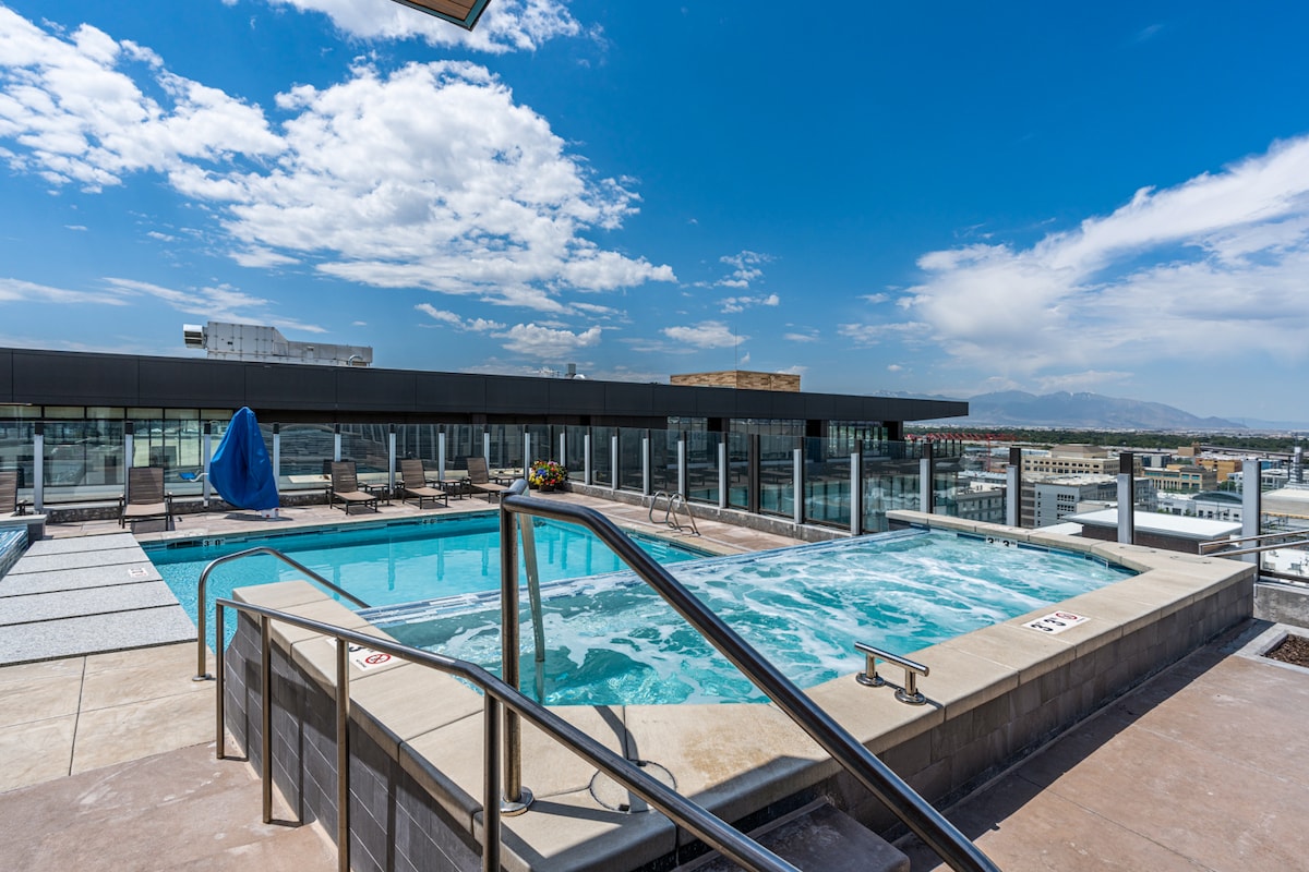 8thFloor!|CityView|HotTub|Pool|Gym|Parking|KingBed - Apartments for ...