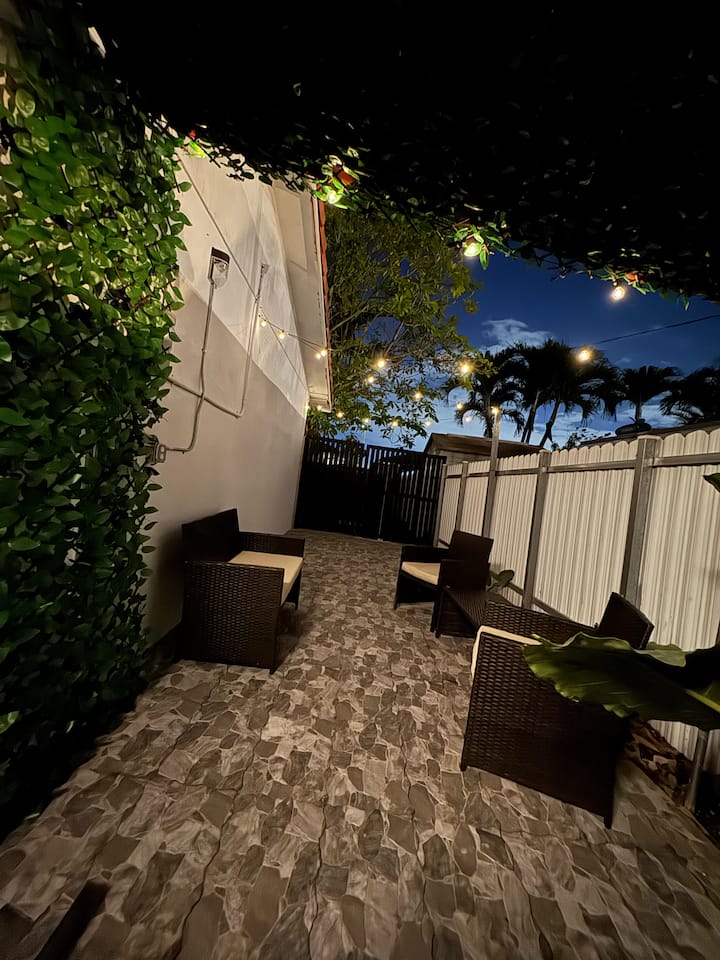 Miami 2br Home Near Fiu & Airport | Private Yard - South Lake, Miami