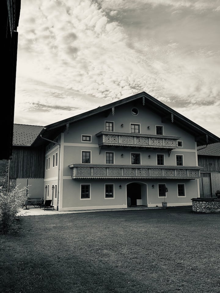 Seeberger Gütl (Dg) - By "Schloss Gessenberg" - Laufen