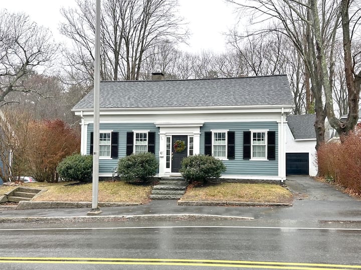 Traditional Cape Home With Old-world Charm - Manchester-by-the-Sea, MA