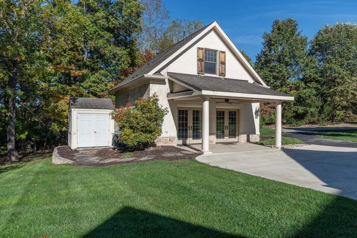 Cream & Crimson Cottage - Bloomington, IN