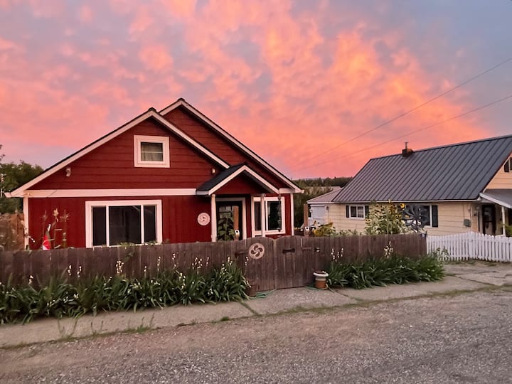 Brookside Charmer On The Sunny Side Of Roslyn! - Roslyn, WA