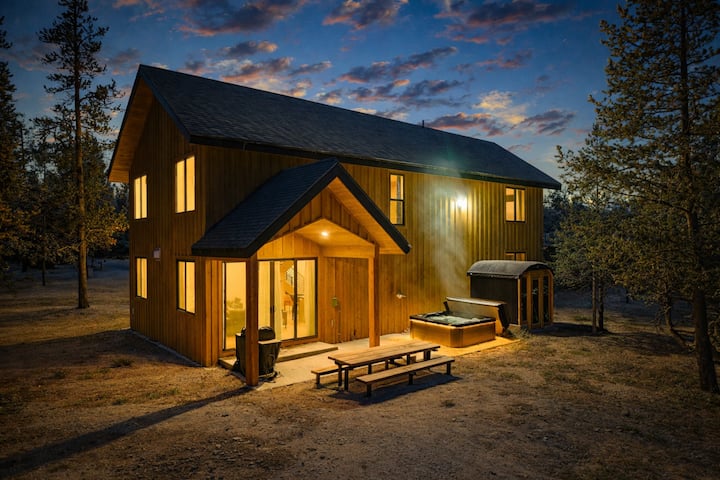 Luxe W/ Hot Tub, Sauna, Yellowstone + Near River! - Island Park, ID