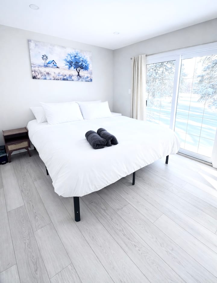 Entire Private 2 Unit Home | Sleeps 14 | Parking+ - Thunder Bay