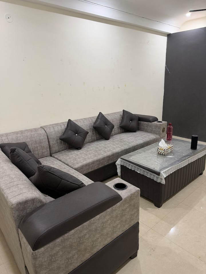 Your Perfect Home Away From Home A Cozy 2bhk - Karnal