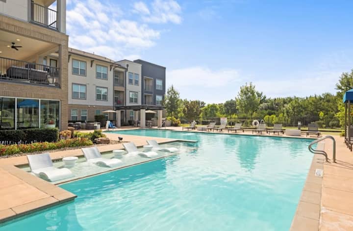 Quaint Luxury Apartment Living In Cedar Hills - Hell House, Cedar Hill