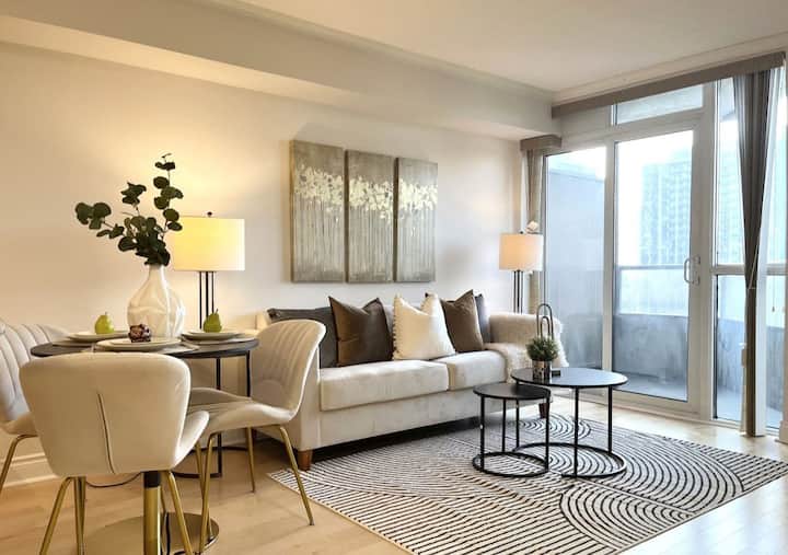 Luxury Two-bedroom Apartment - Sheppard & Young - Toronto