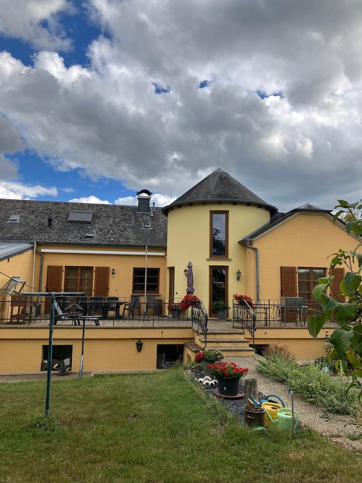 Attraktive Wohnung In Reckingen Mit Schönem Garten - Luxembourg