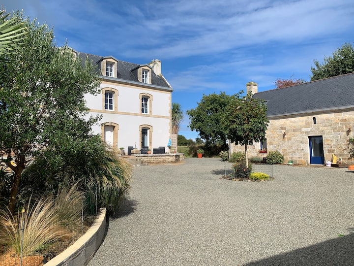 Maison Familiale Néo-bretonne Entre Mer/campagne - Douarnenez