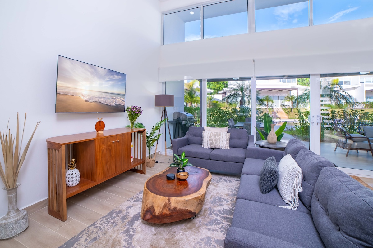 Luxury Walk-to-Beach 3BR Oasis | Spiaggia Avellanas - case in affitto a ...