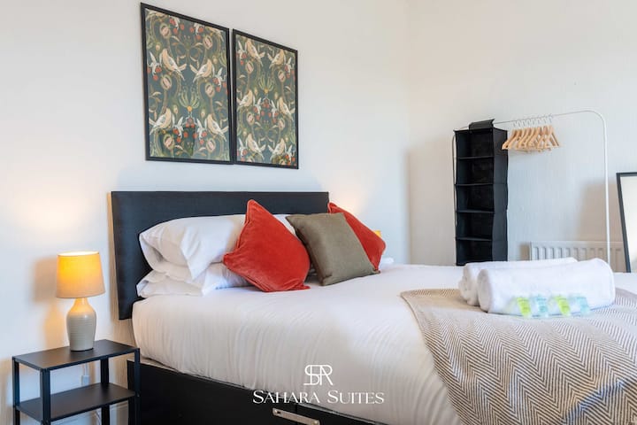 4 Bed | Sleeps 11 | 2 Baths | Parking | Near M4 - Newport