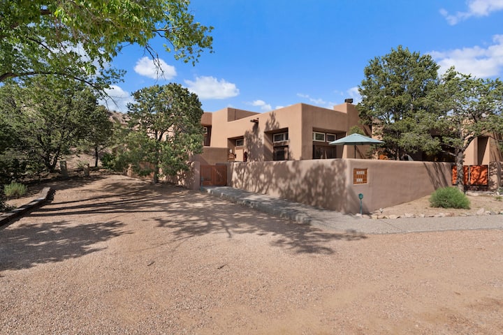 Casa Golondrinas-a Serene Santa Fe Retreat - Cities of Gold Casino