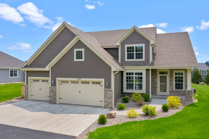 4br 4ba Home For Rent! - Grafton, WI