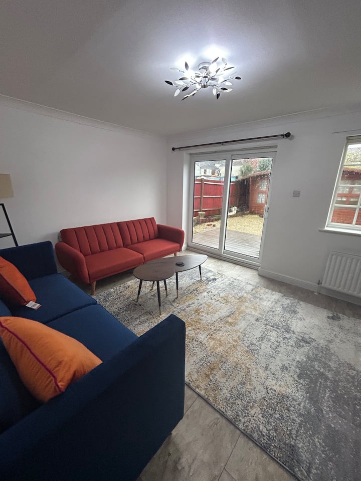 Spacious 4-bed Stay | Ensuite Rooms | Sleeps 9 - Fareham