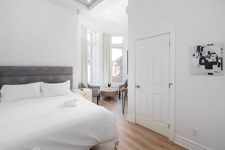 The Suites | Downtown Montreal - Montreal