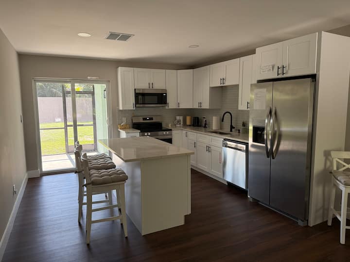 West Palm Retreat Near Pbi Airport & I-95 - West Palm Beach, FL