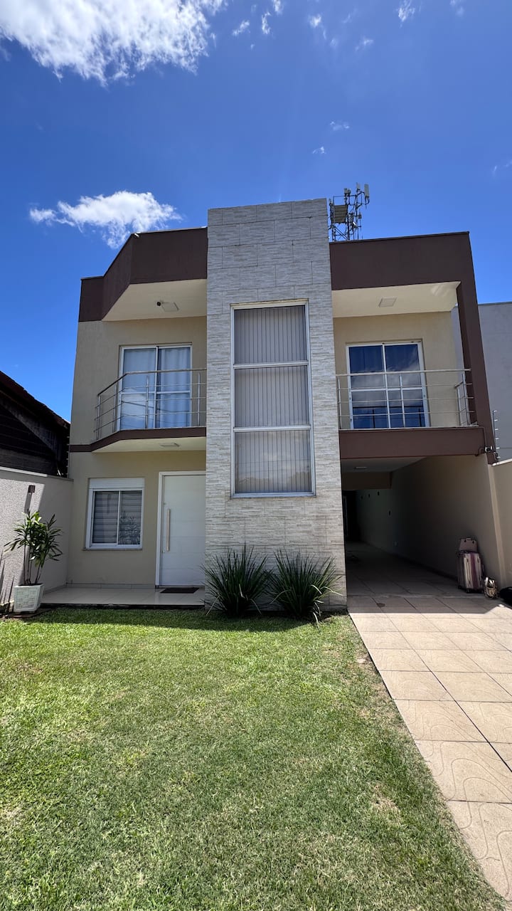 Sobrado Com Piscina E Churrasqueira Privativos - Canoas