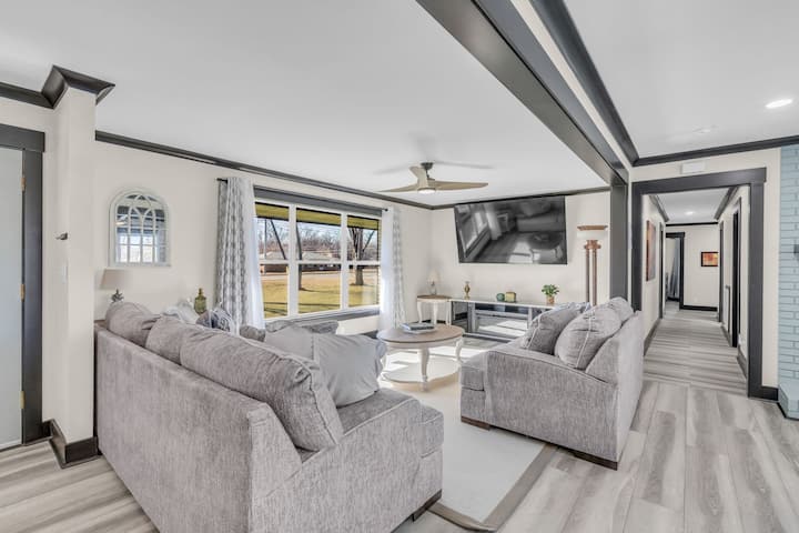 Double Diamond Rentals-luxe Retreat/4bd-pool-golf - Murfreesboro, TN