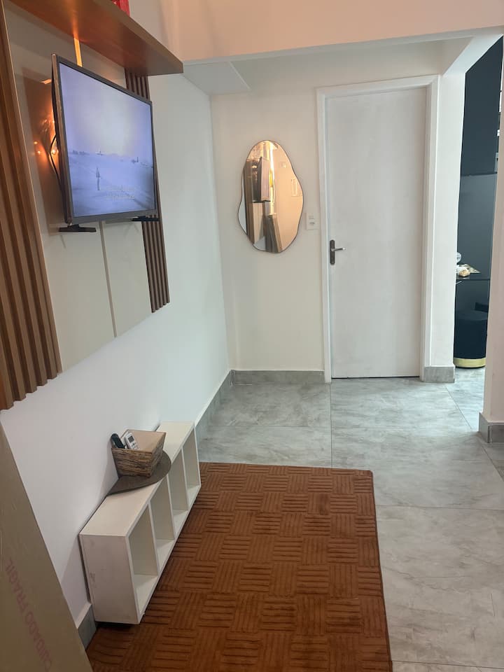 Kitnet Em Praia Grande à 1 Quadra Da Praia - Praia Grande