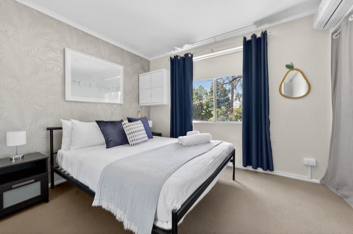Leafy Lane Cove Family Apartment | Ac + Parking - Ryde