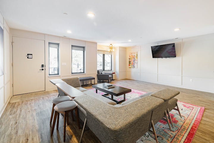 Stadium Suites - Full Bed - Ann Arbor, MI
