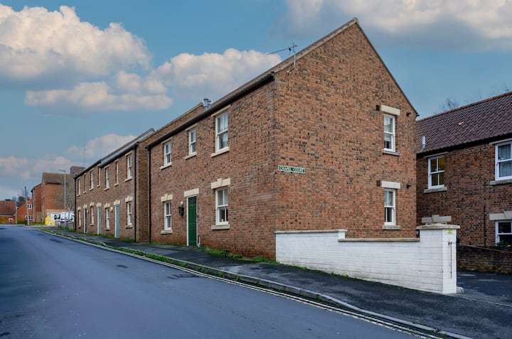 Glastonbury Centre: 2-bed With On Street Parking - Glastonbury