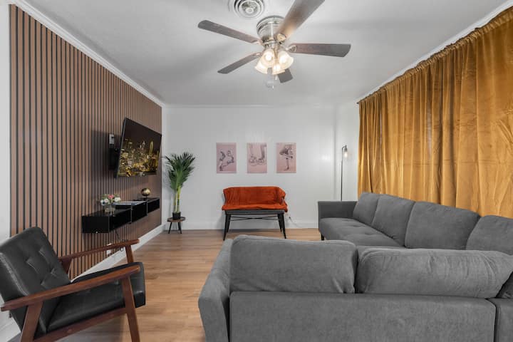 Stylish Retreat W/ Game Garage Near Downtown Fw - Montserrat Road – Fort Worth
