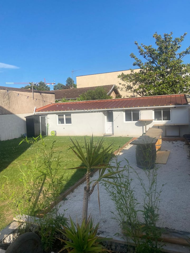 Charmant Studio En Ville, Jardin, Parking Au Calme - Lyon