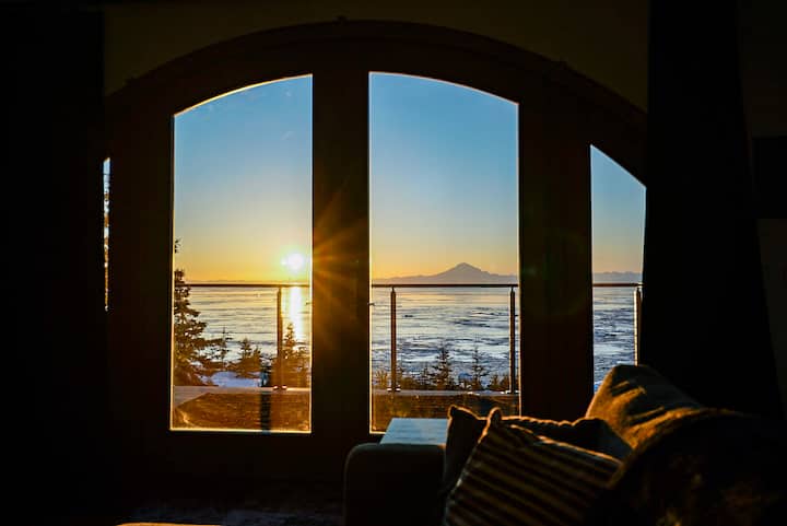 Luxury Oceanview Retreat | Jacuzzi & Volcano Views - Kenai, AK
