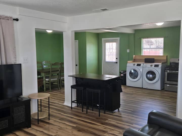 Farmhouse Stay Near Ai Facility, Hendrick, & Hsu - Abilene, TX