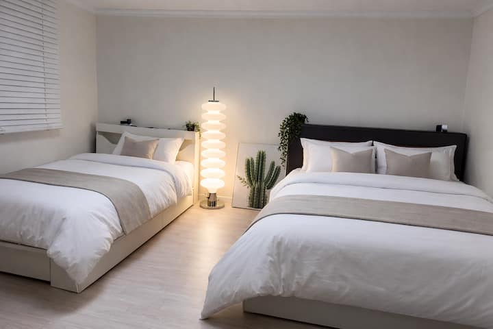 #2[신규숙소]앞산/호텔침구/침실2개/침대3개/커플,친구, 가족 추천/출장 장기 숙박 - Daegu