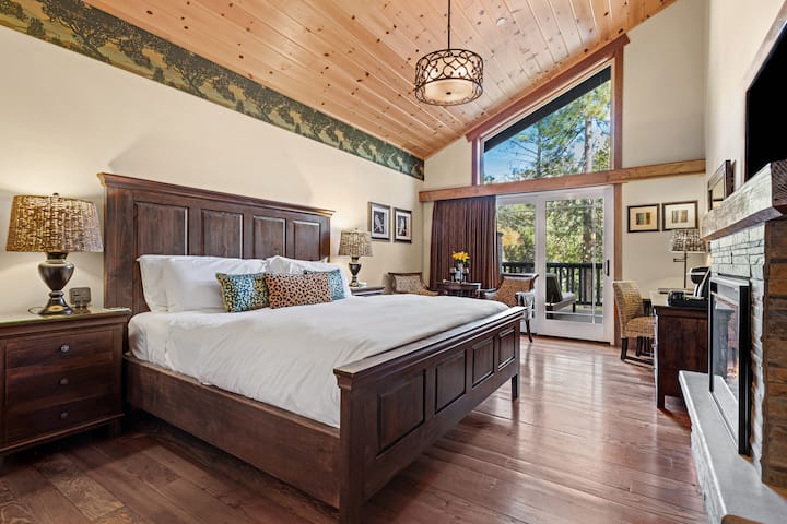 Romance Room | Elegant Mountain Retreat - Idyllwild-Pine Cove, CA