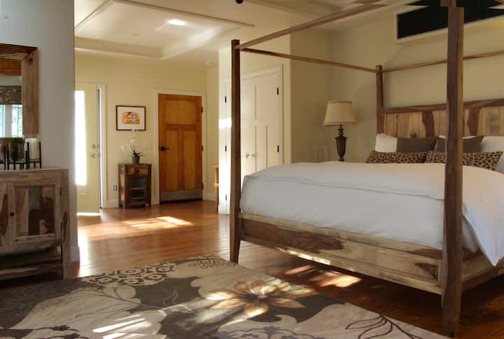 Romance Room | Elegant Mountain Retreat - Idyllwild-Pine Cove, CA